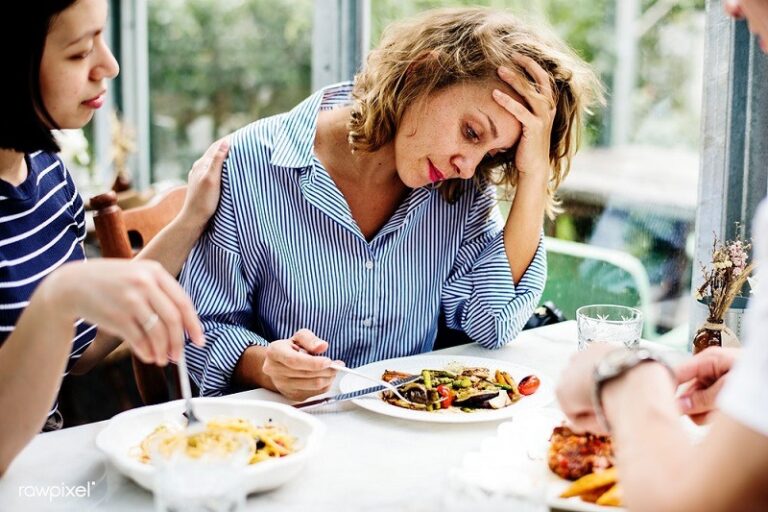 Anxiety After Eating: Signs, Causes and Tips To Deal With It