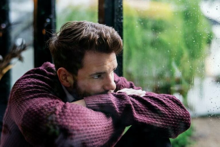 Reactive Depression: Meaning, Triggers, Diagnosis, Treatment