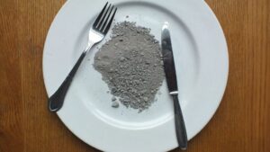 Eating Dirt Disorder : Signs, Causes and Treatment Options